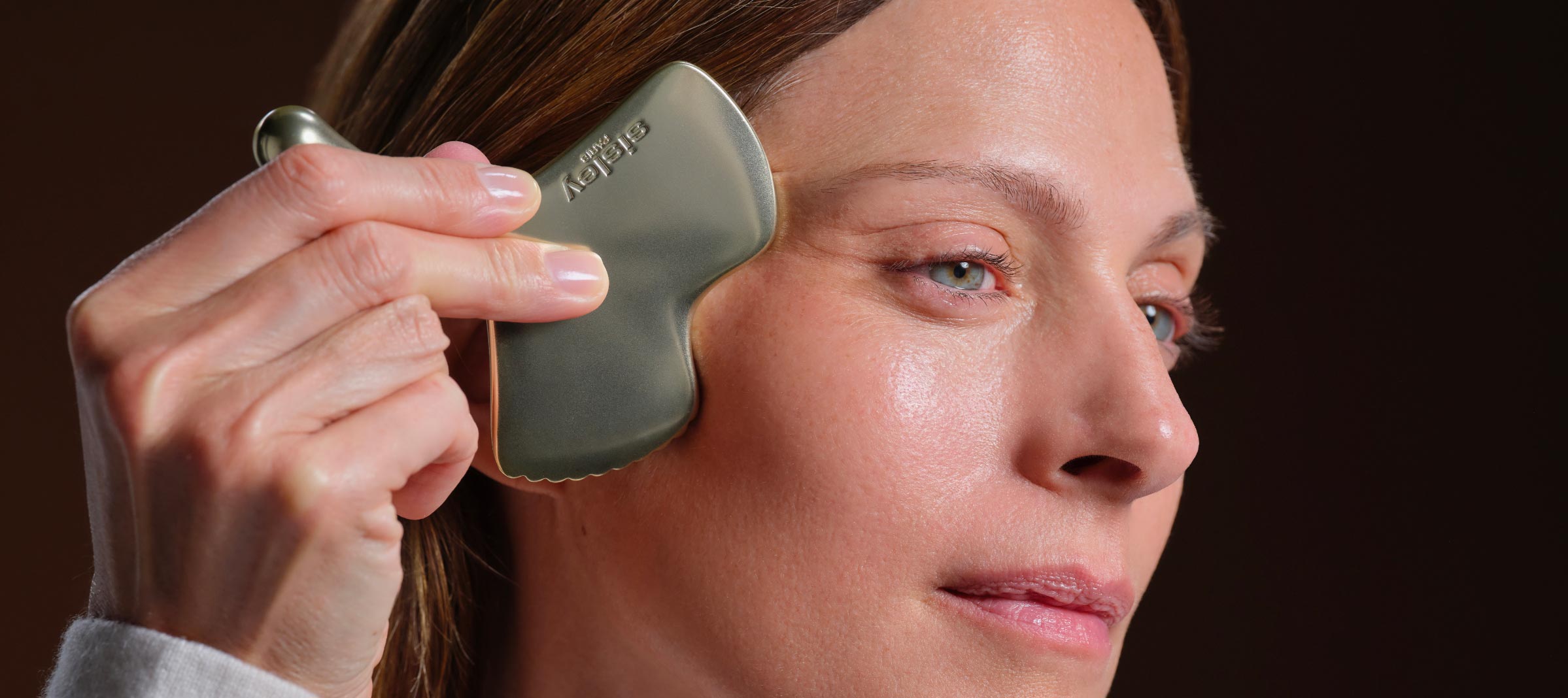 The Gingko Gua Sha: the new beauty routine must-have - Sisley Paris